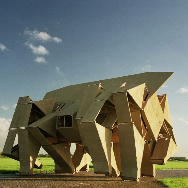 What is Kinetic Art Sculpture? Kinetic Sculpture Examples